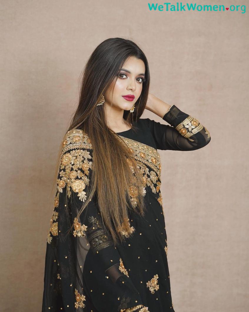 Understanding the Charm of Beautiful Pakistani Women