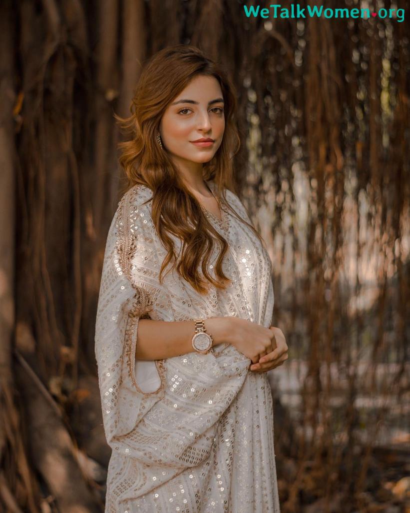 Understanding the Charm of Beautiful Pakistani Women